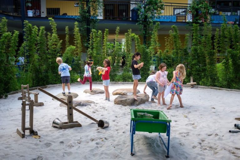 Reggio Emilia Curriculum: Nurturing Curiosity and Creativity